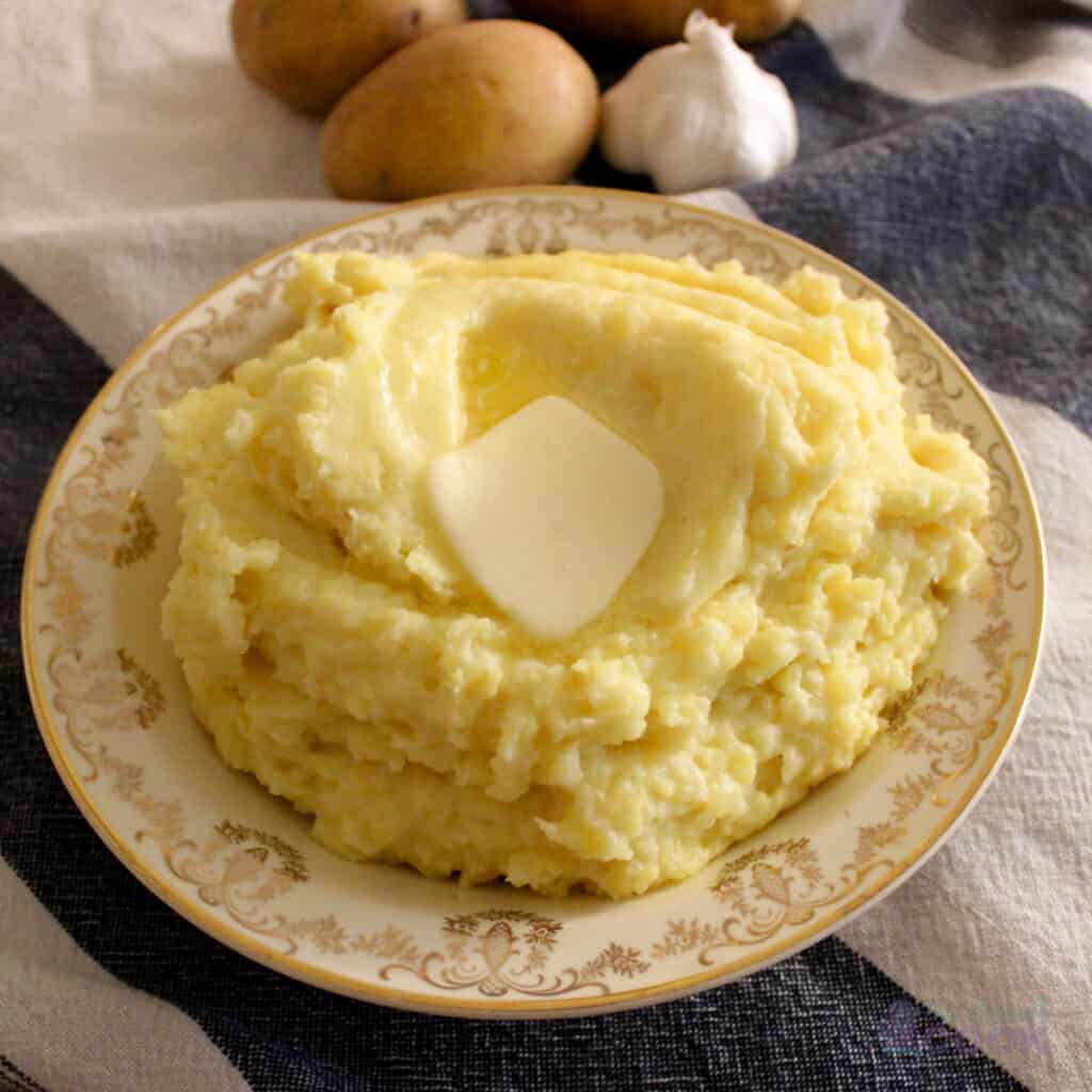 Air Fryer Garlic Mashed Potatoes - The Default Cook